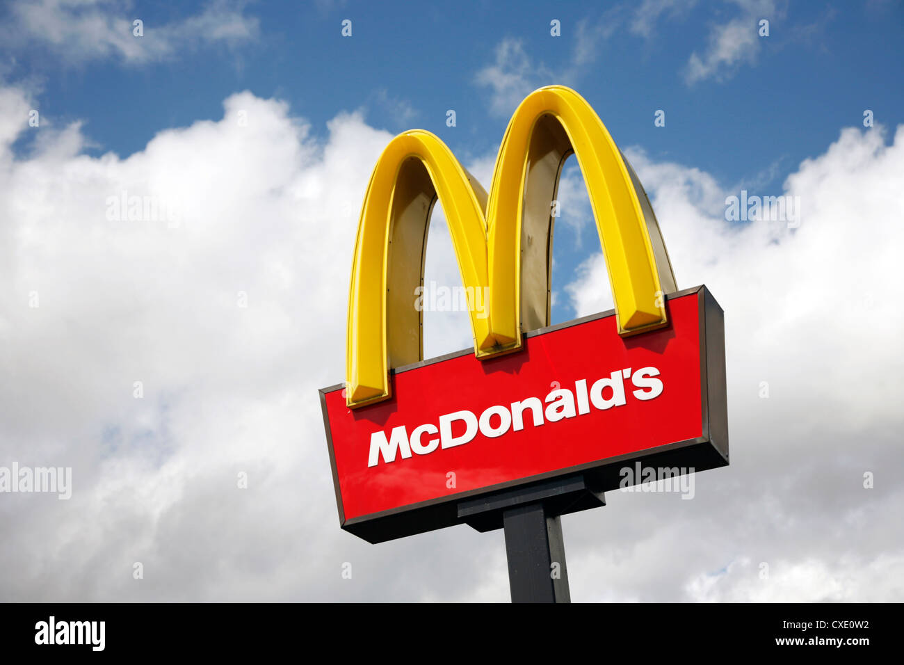 Mcdonalds logo hi-res stock photography and images - Alamy