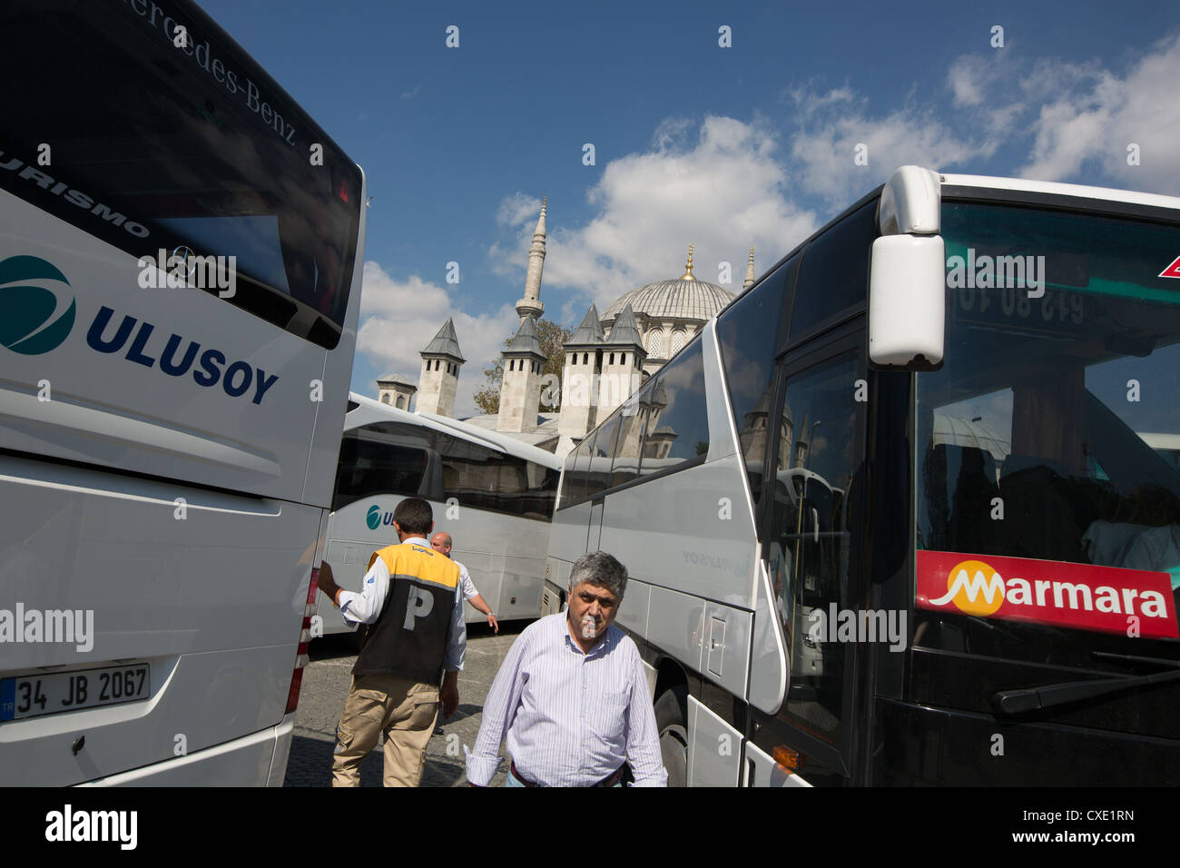 Buses and coaches hi-res stock photography and images - Alamy