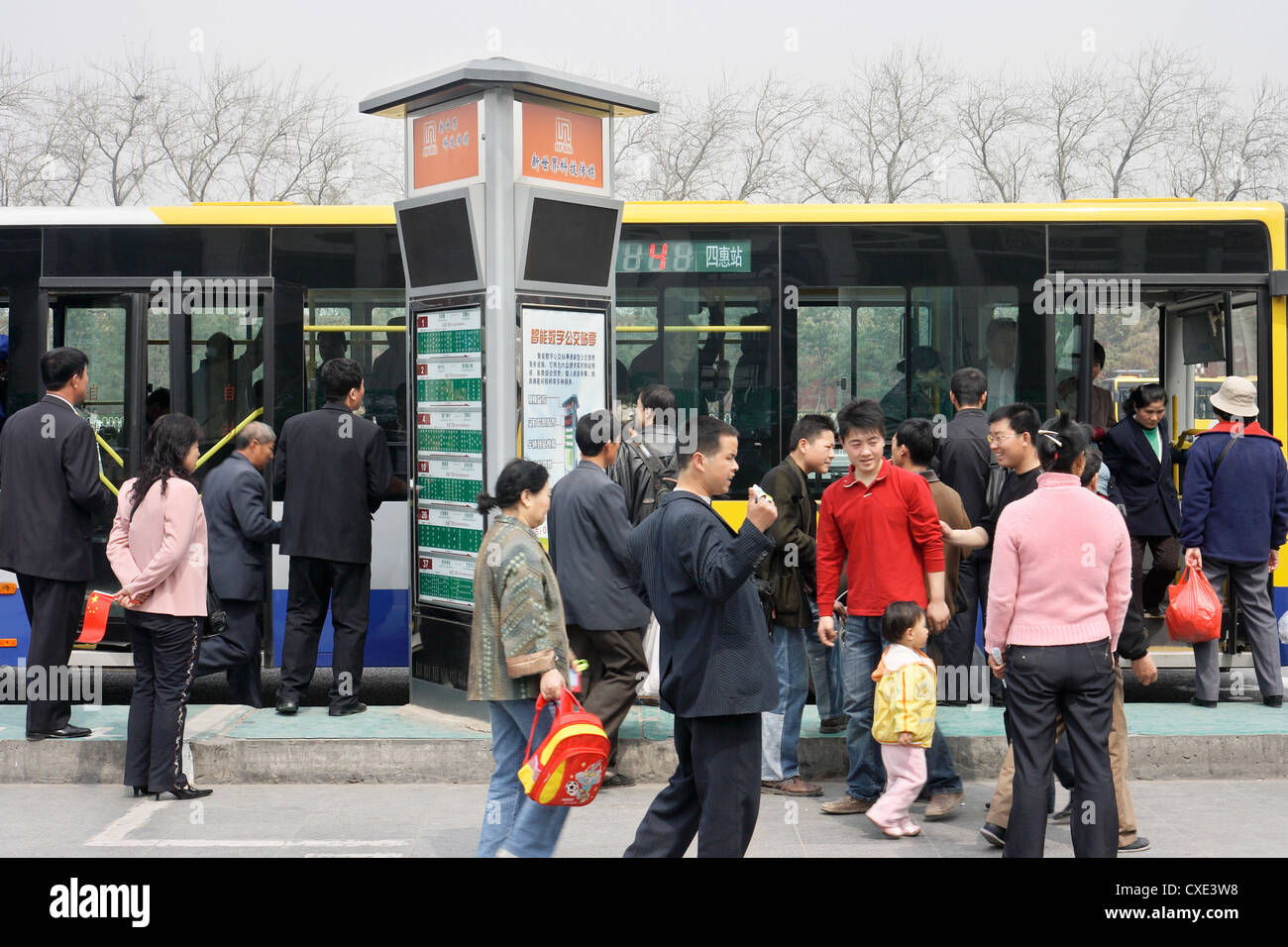 Beijing Passengers wait at the bus stop for the bus Stock Photo - Alamy