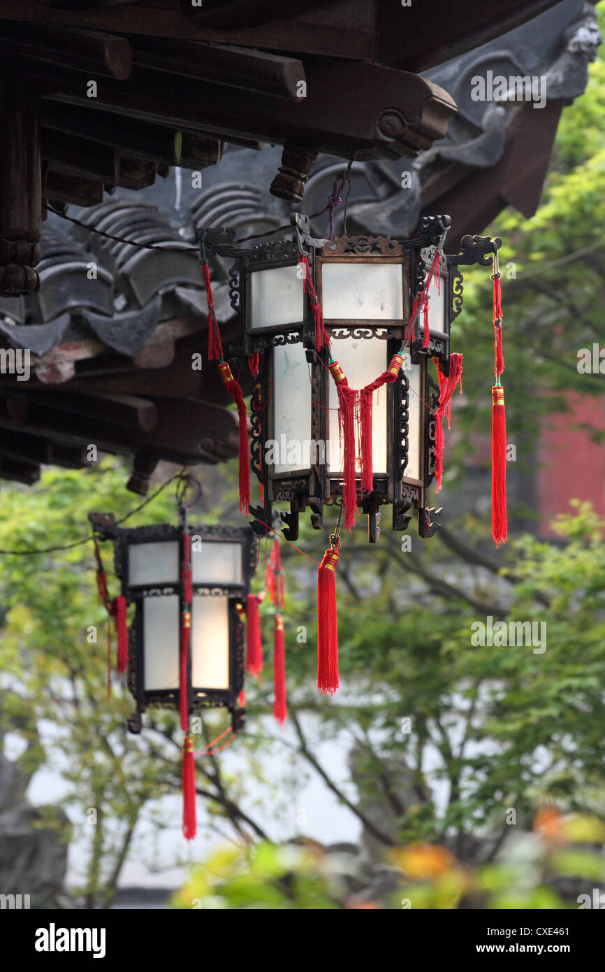 Shanghai, traditional Chinese architecture in the Yu Garden Stock Photo ...