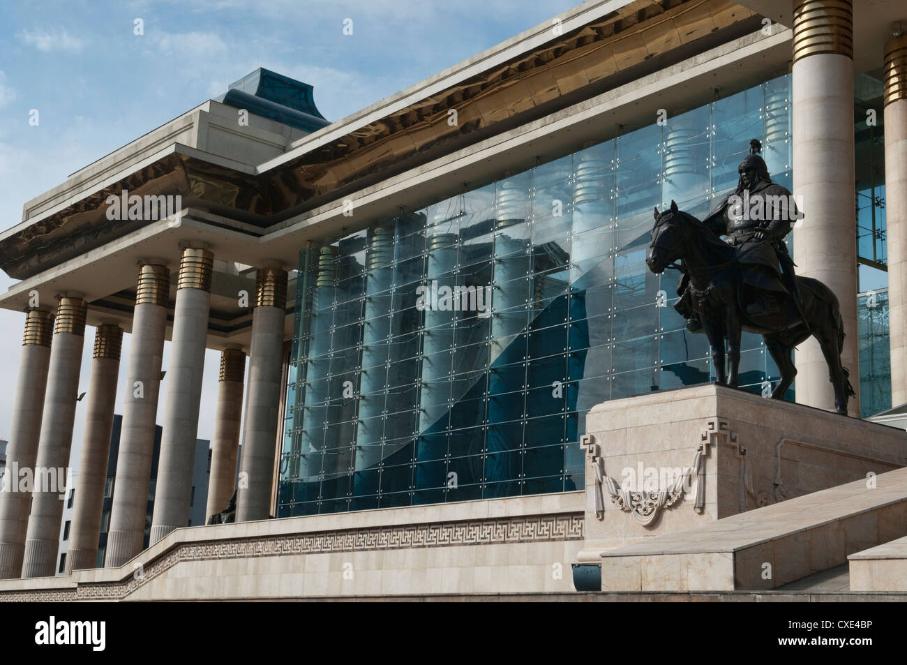 Parliament building and statue in Ulan Baatar, Mongolia Stock Photo - Alamy