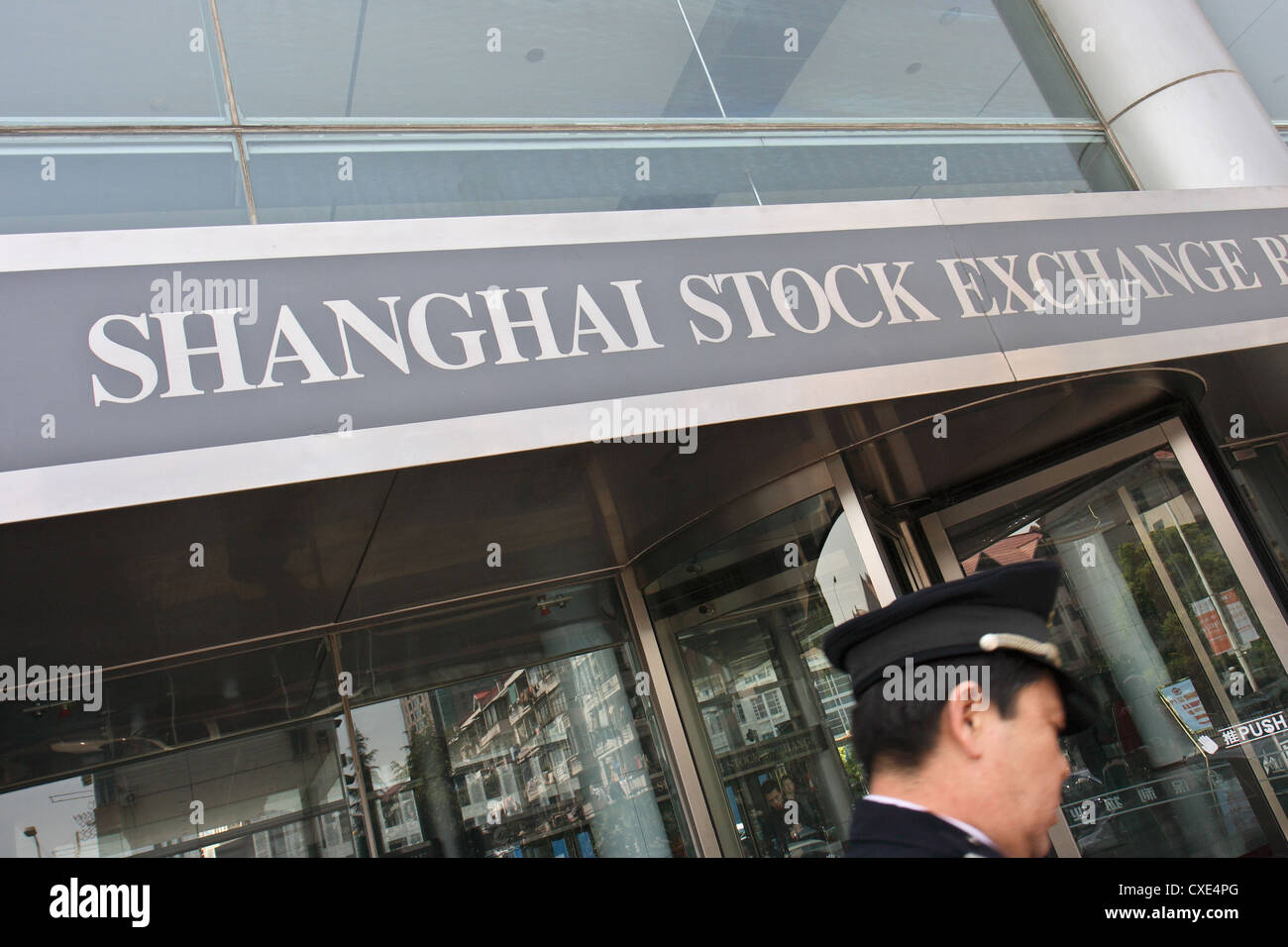 Bank trading floor shanghai hi-res stock photography and images - Alamy