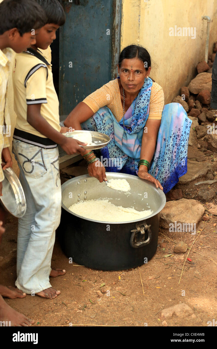 Poor children eating hi-res stock photography and images - Alamy