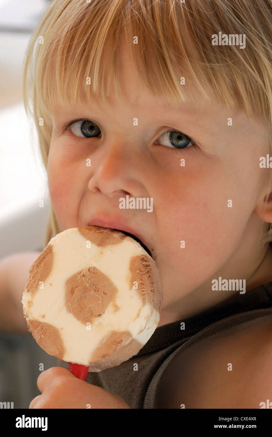 Leipzig, a child eating an ice cream Stock Photo - Alamy