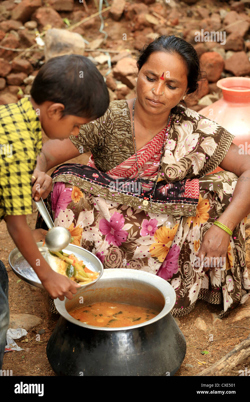 Poor children eating hi-res stock photography and images - Alamy