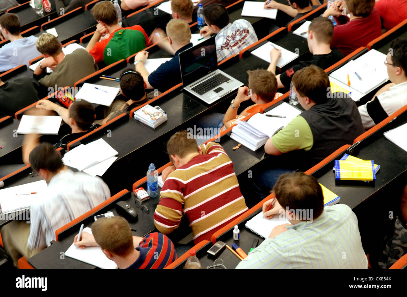 University students watch lecture hi-res stock photography and images ...