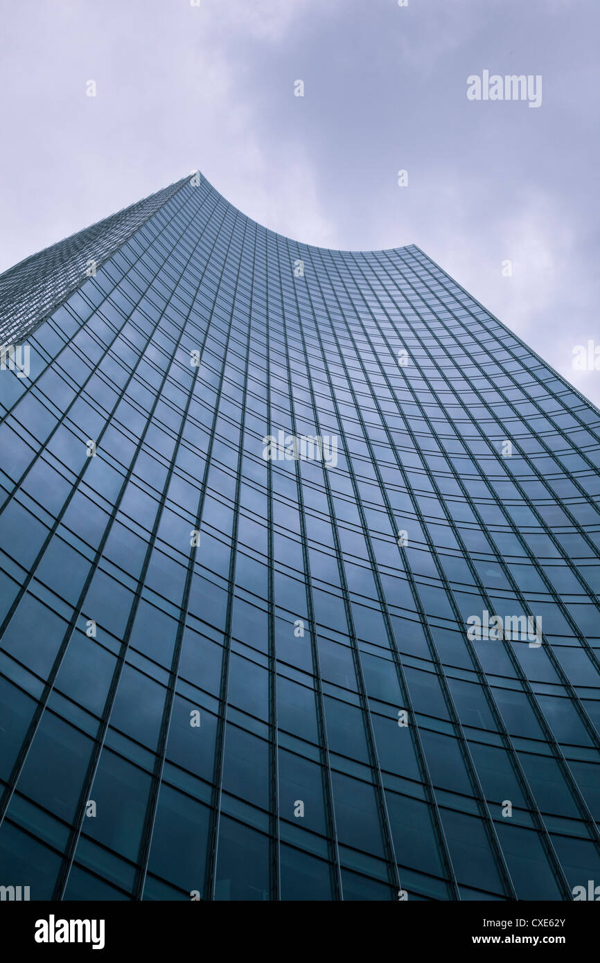 Curved Skyscraper High Resolution Stock Photography and Images - Alamy