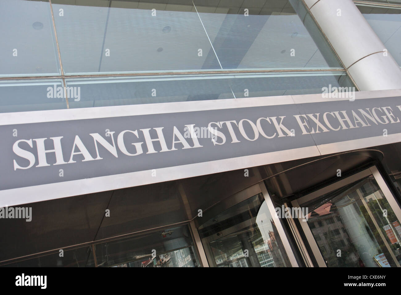 Bank trading floor shanghai hi-res stock photography and images - Alamy