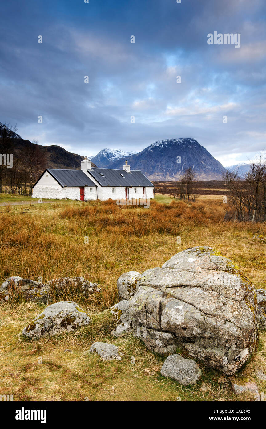 Black rock cottages High Resolution Stock Photography and Images - Alamy