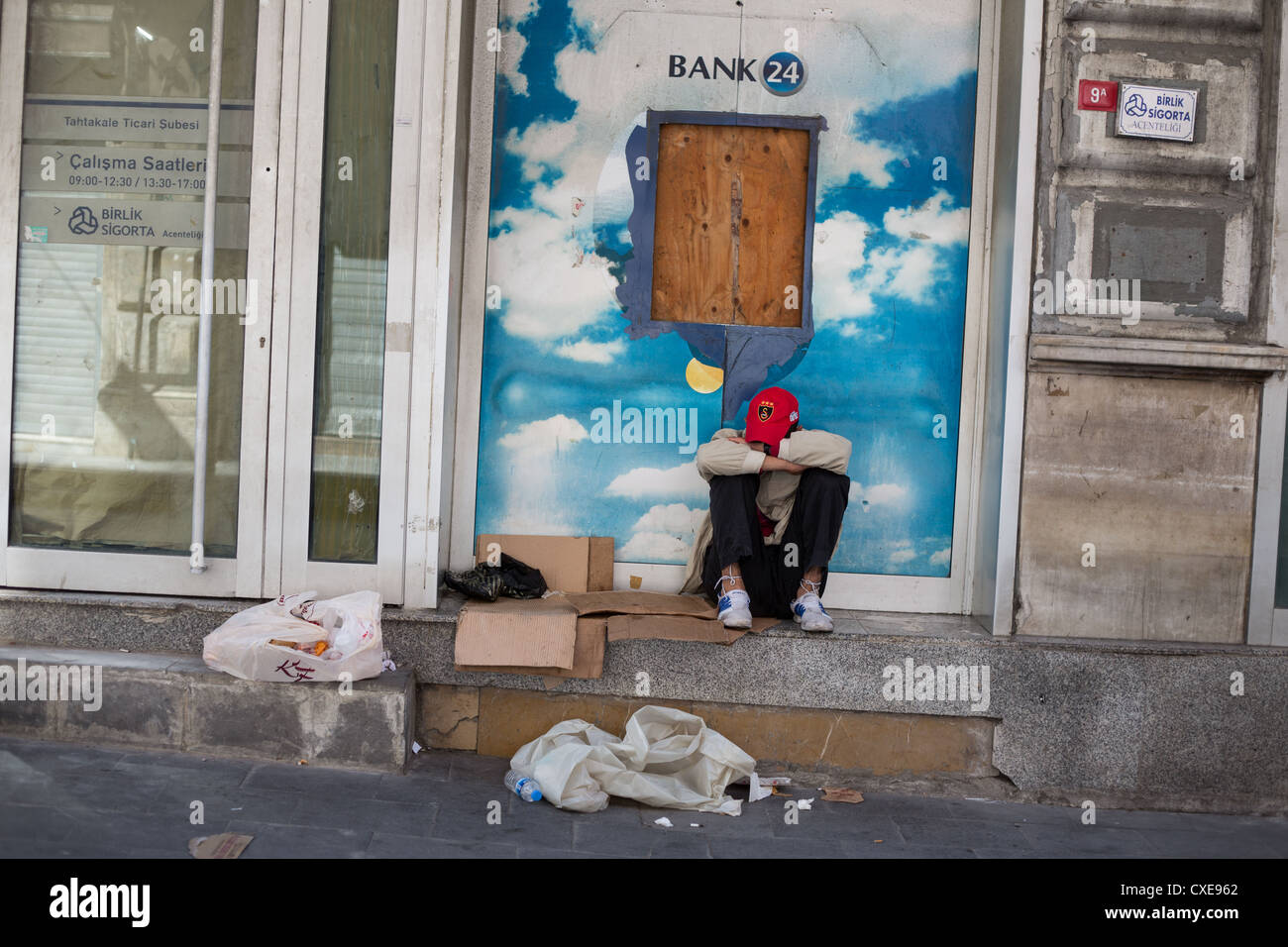 Turkey istanbul homeless poverty hi-res stock photography and images ...