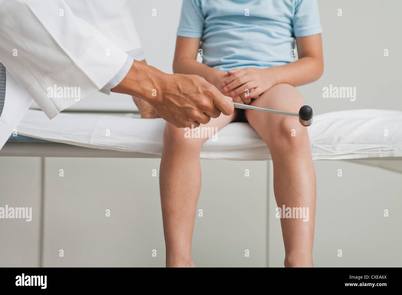 Reflex hammers hi-res stock photography and images - Alamy