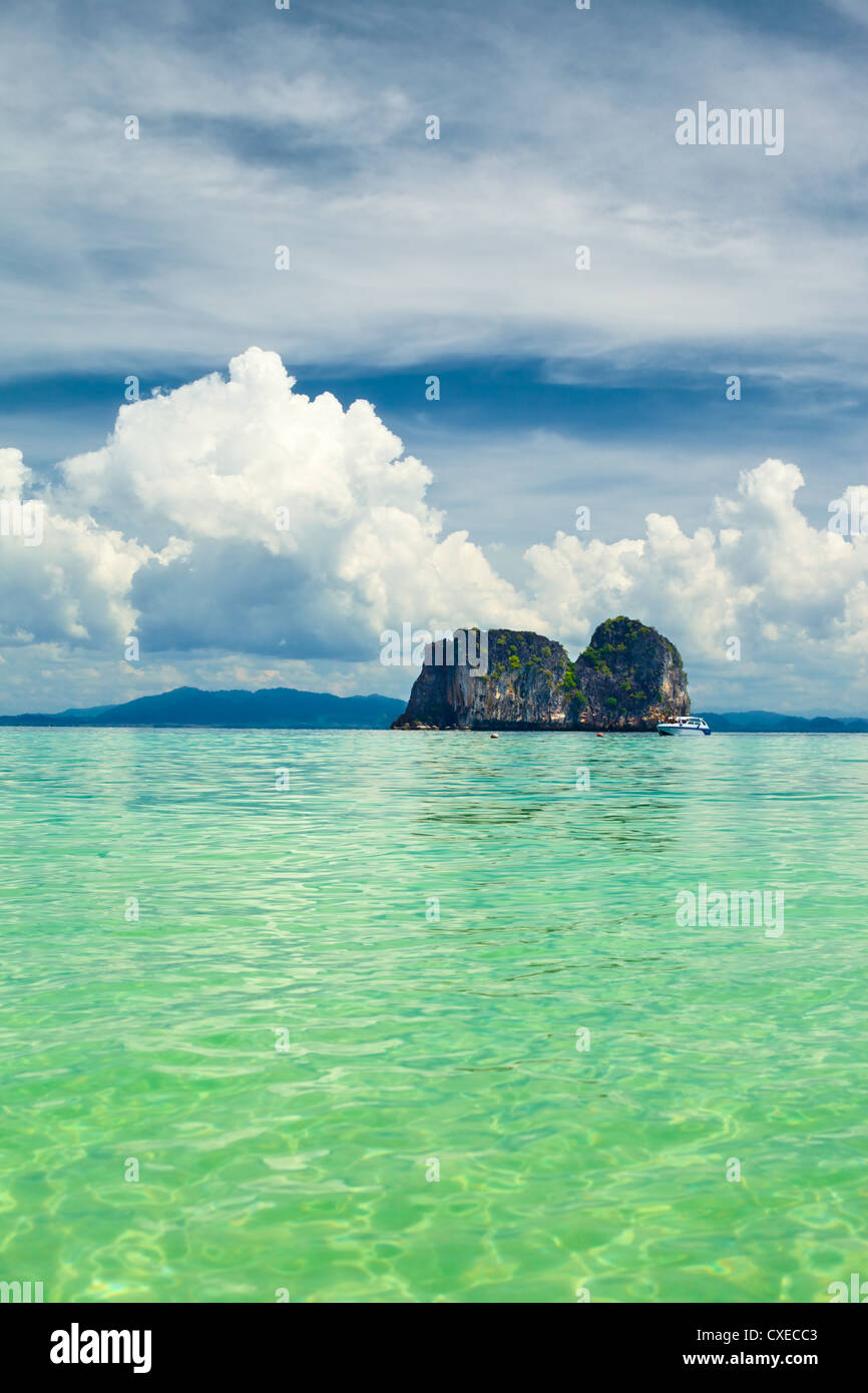 Andaman islands boat hi-res stock photography and images - Alamy