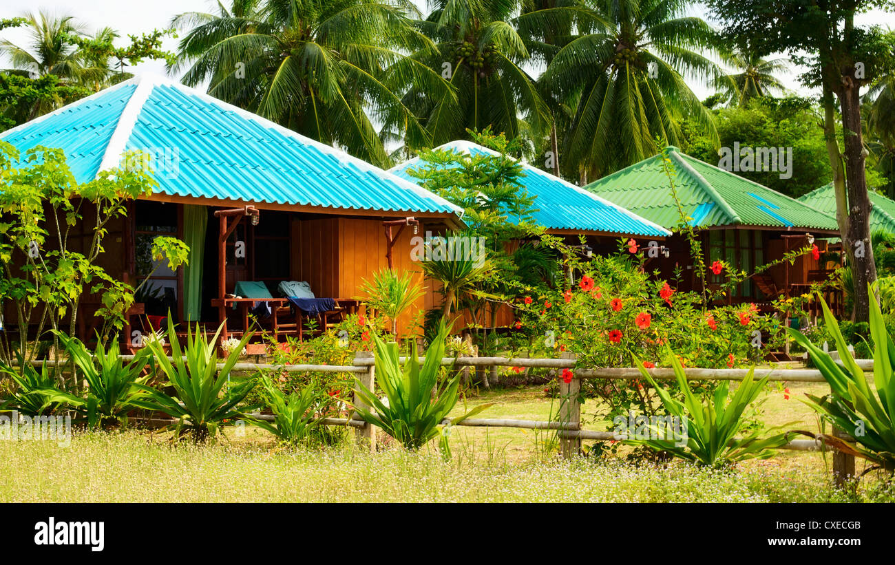 Bungalow straw hut jungle resort hi-res stock photography and images ...