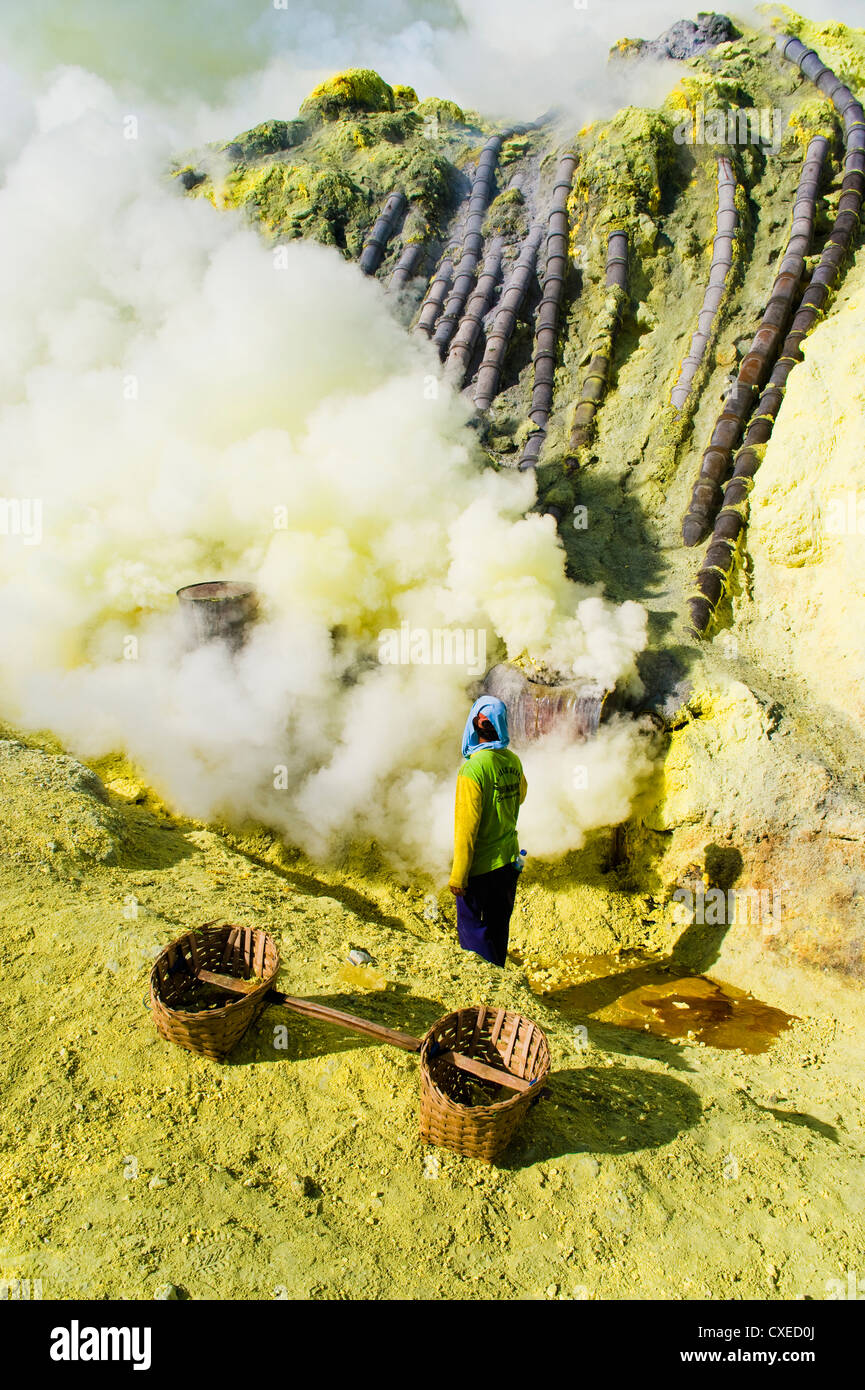 Sulphur worker mining sulphur at the bottom of the crater, Kawah Ijen ...
