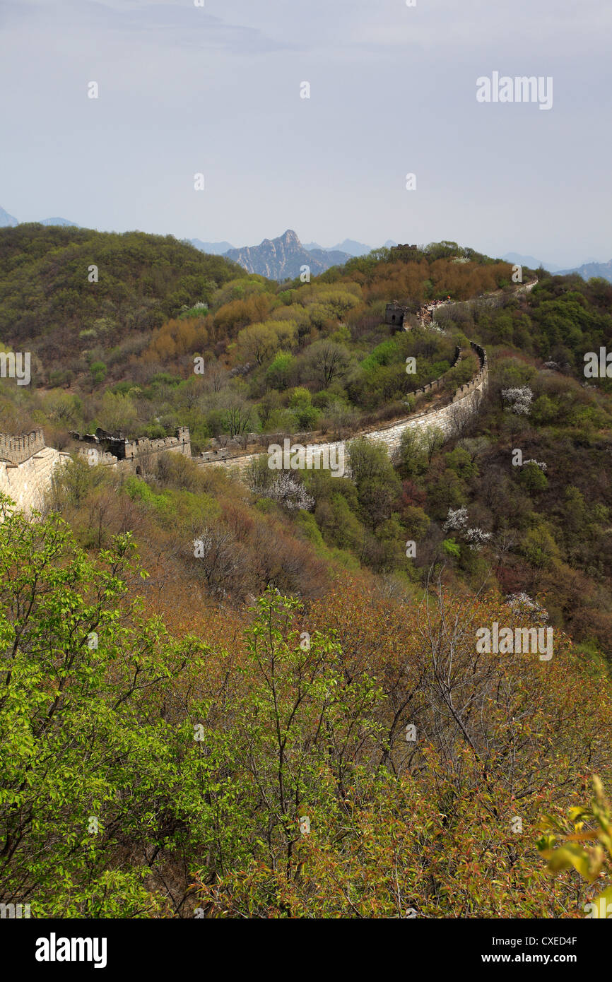 The Mutianyu section of the Great Wall of China, Mutianyu valley ...