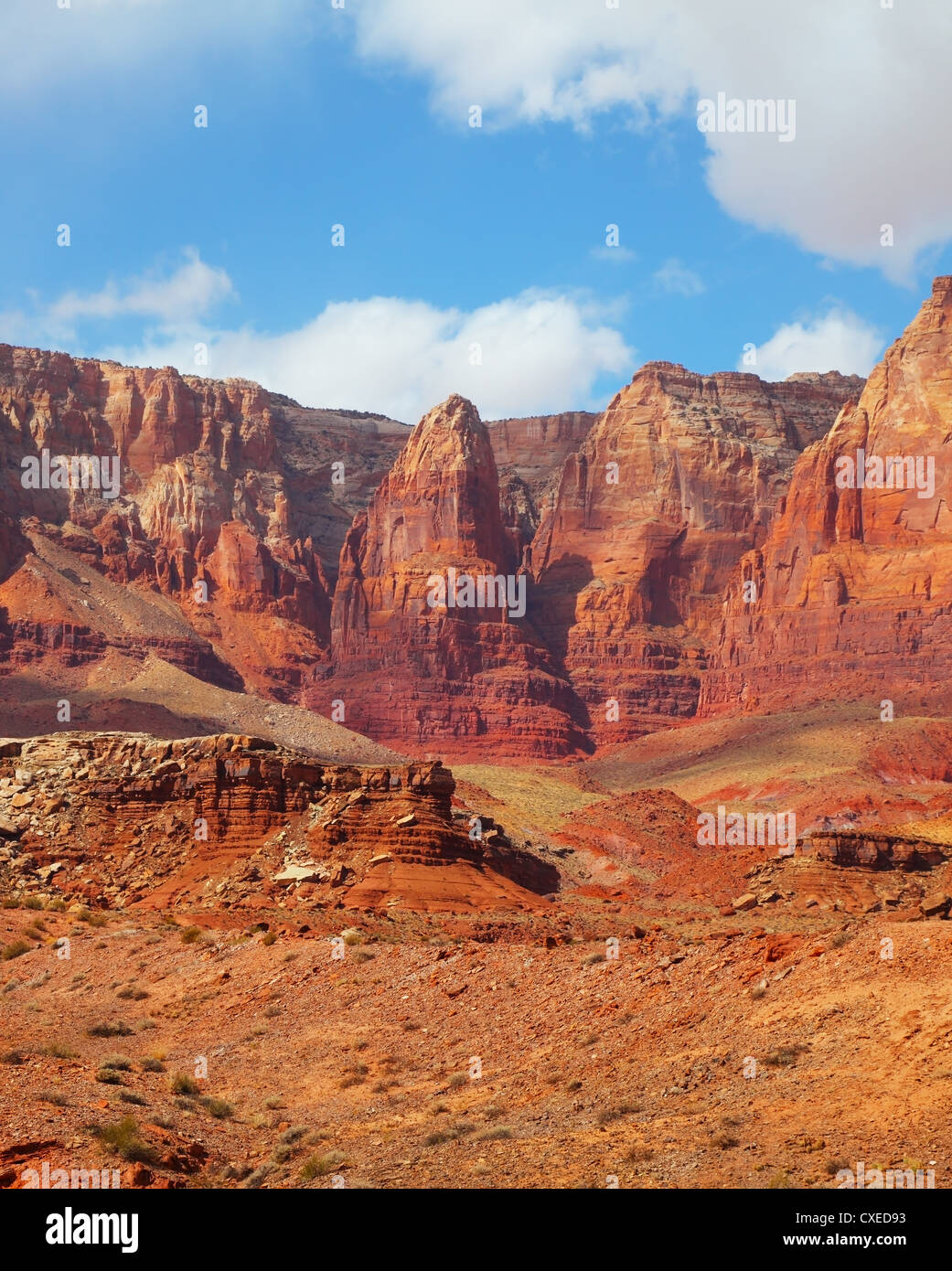 Tall red rock cliff hi-res stock photography and images - Alamy