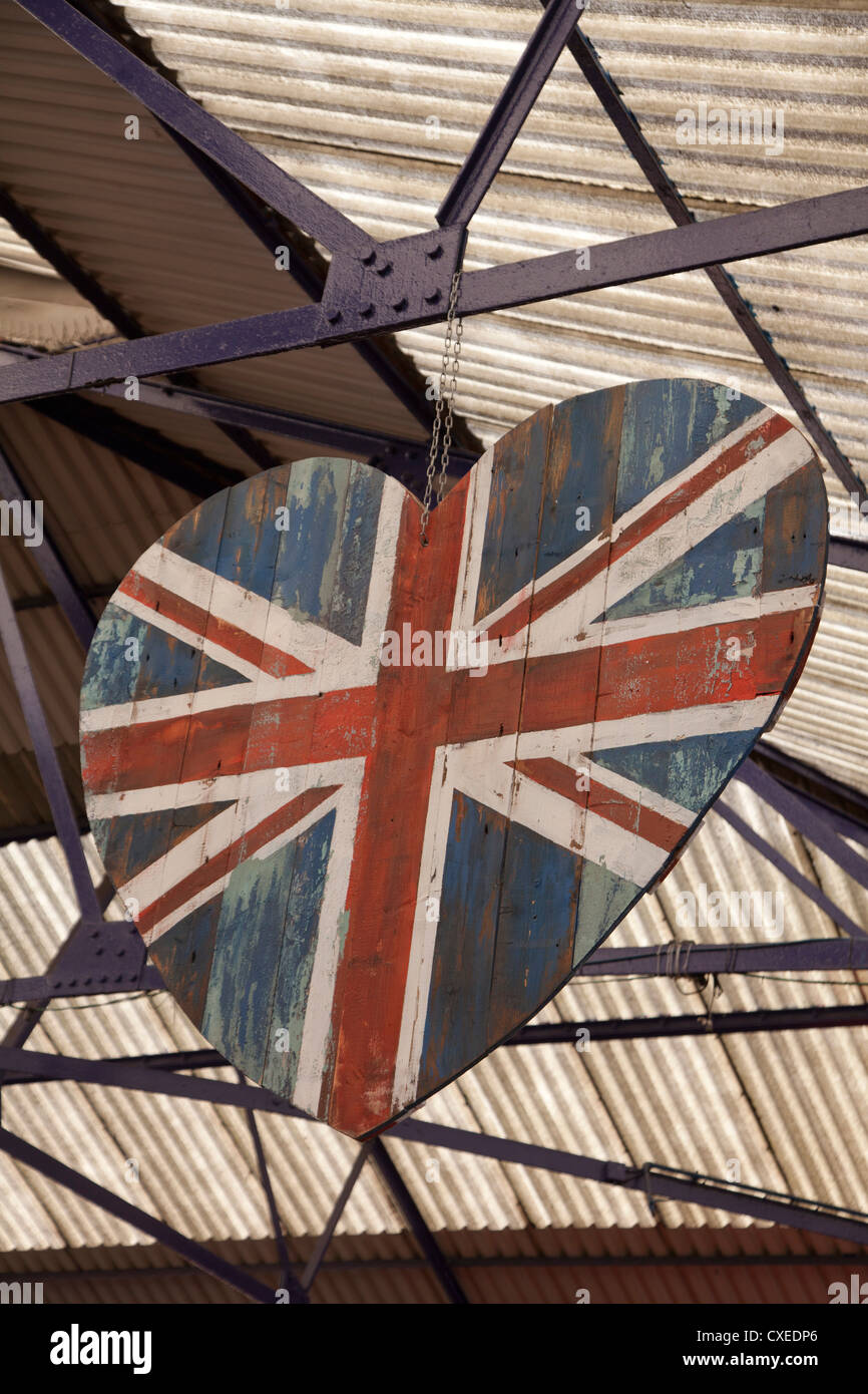 Union jack heart vintage hi-res stock photography and images - Alamy