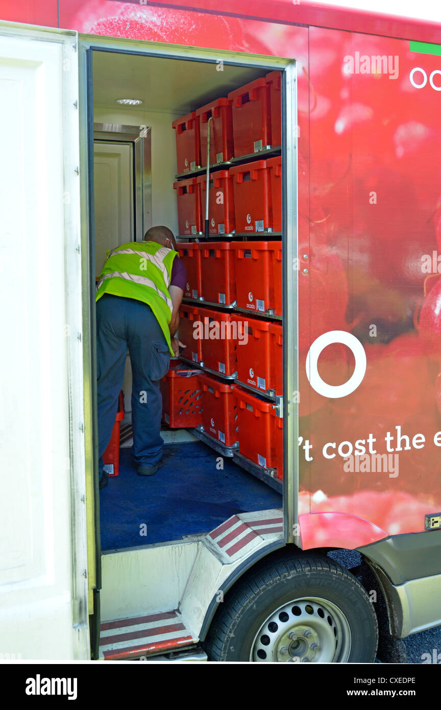 Delivery driver with boxes High Resolution Stock Photography and Images ...