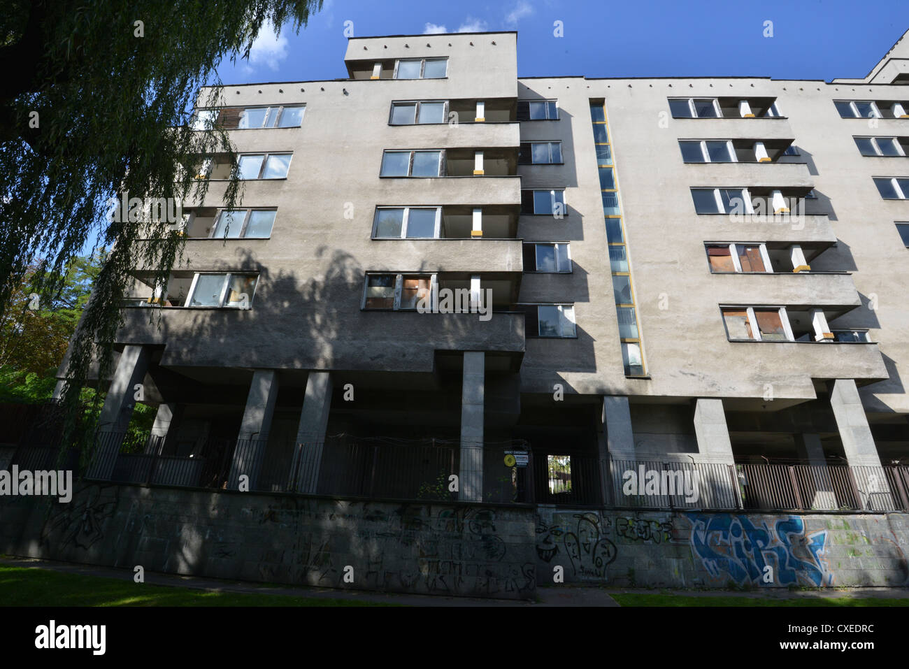 A deserted compound with gardens that the Russian diplomatic service ...