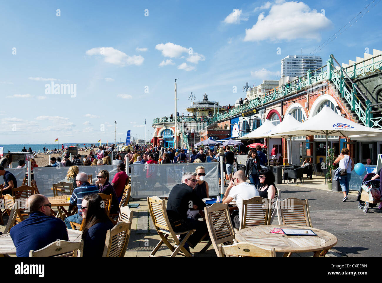 People relaxing on Brighton seafront Stock Photo - Alamy