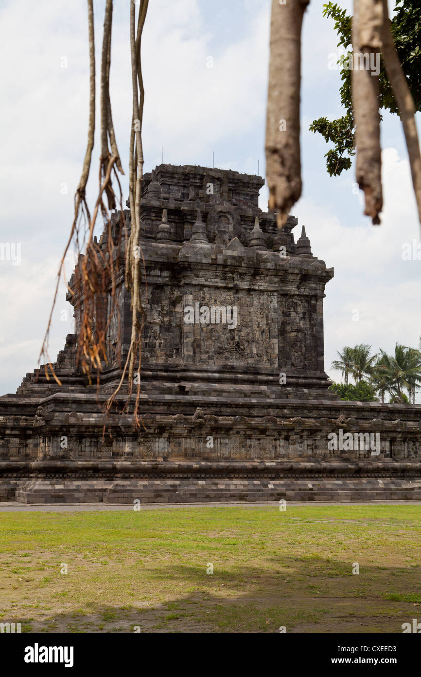 Tempel candi mendut hi-res stock photography and images - Alamy