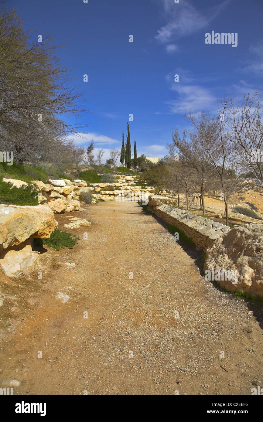 Elevated footpath hi-res stock photography and images - Alamy