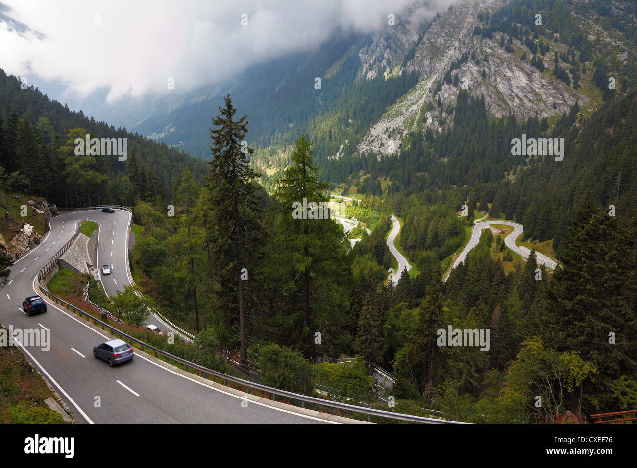 Cars driving on mountain hi-res stock photography and images - Alamy
