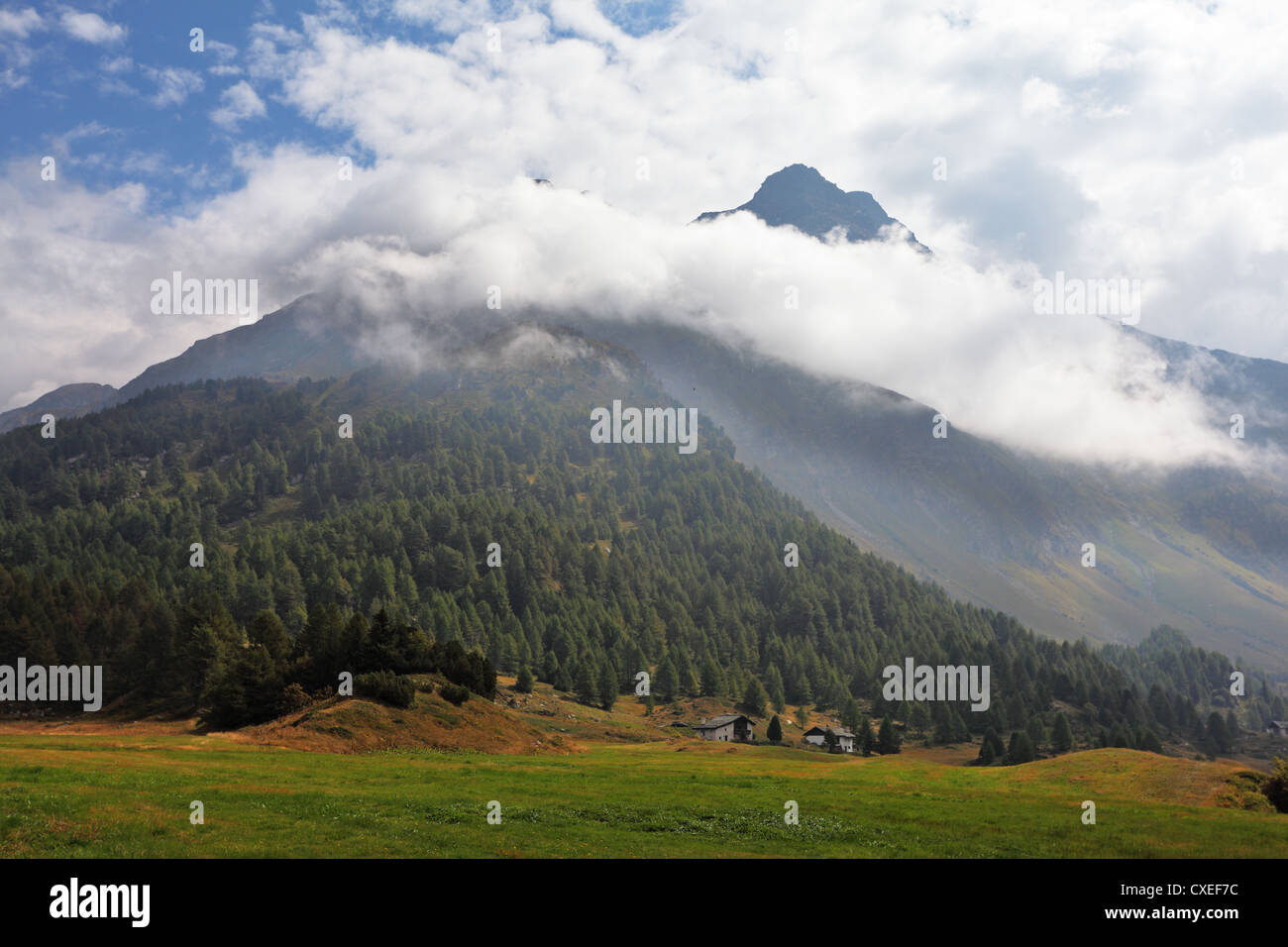 Cloudy day outdoors scene hi-res stock photography and images - Alamy