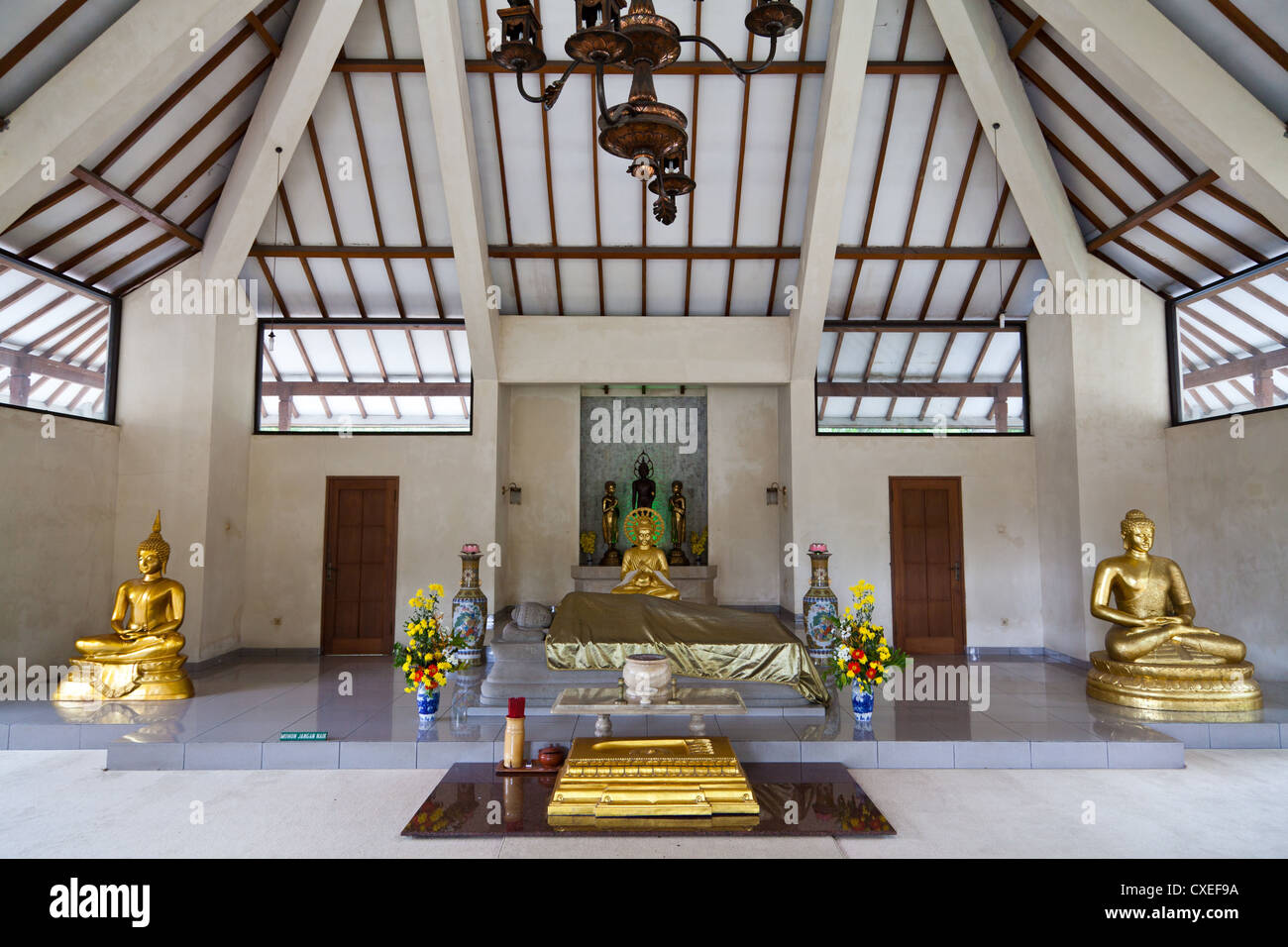 Buddhist temple mendut hi-res stock photography and images - Alamy