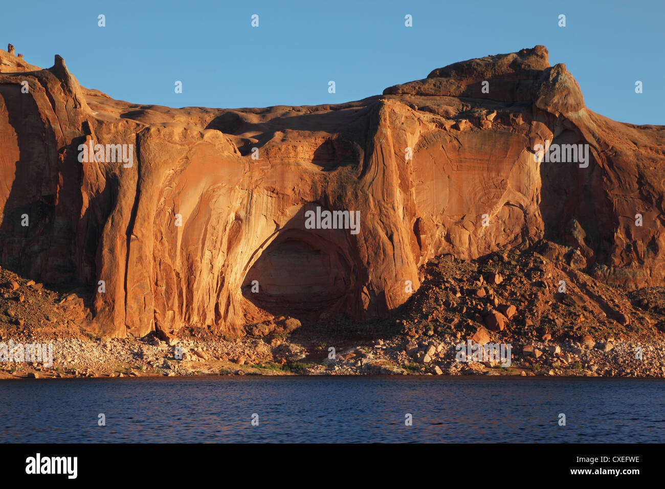 The cliffs on Lake Powell Stock Photo - Alamy