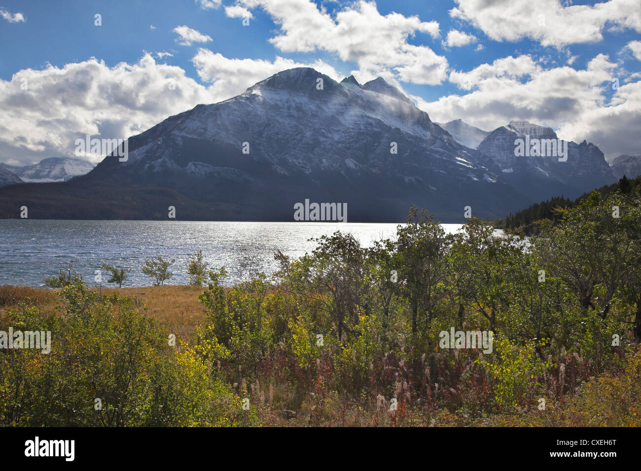 Cold lake hi-res stock photography and images - Alamy