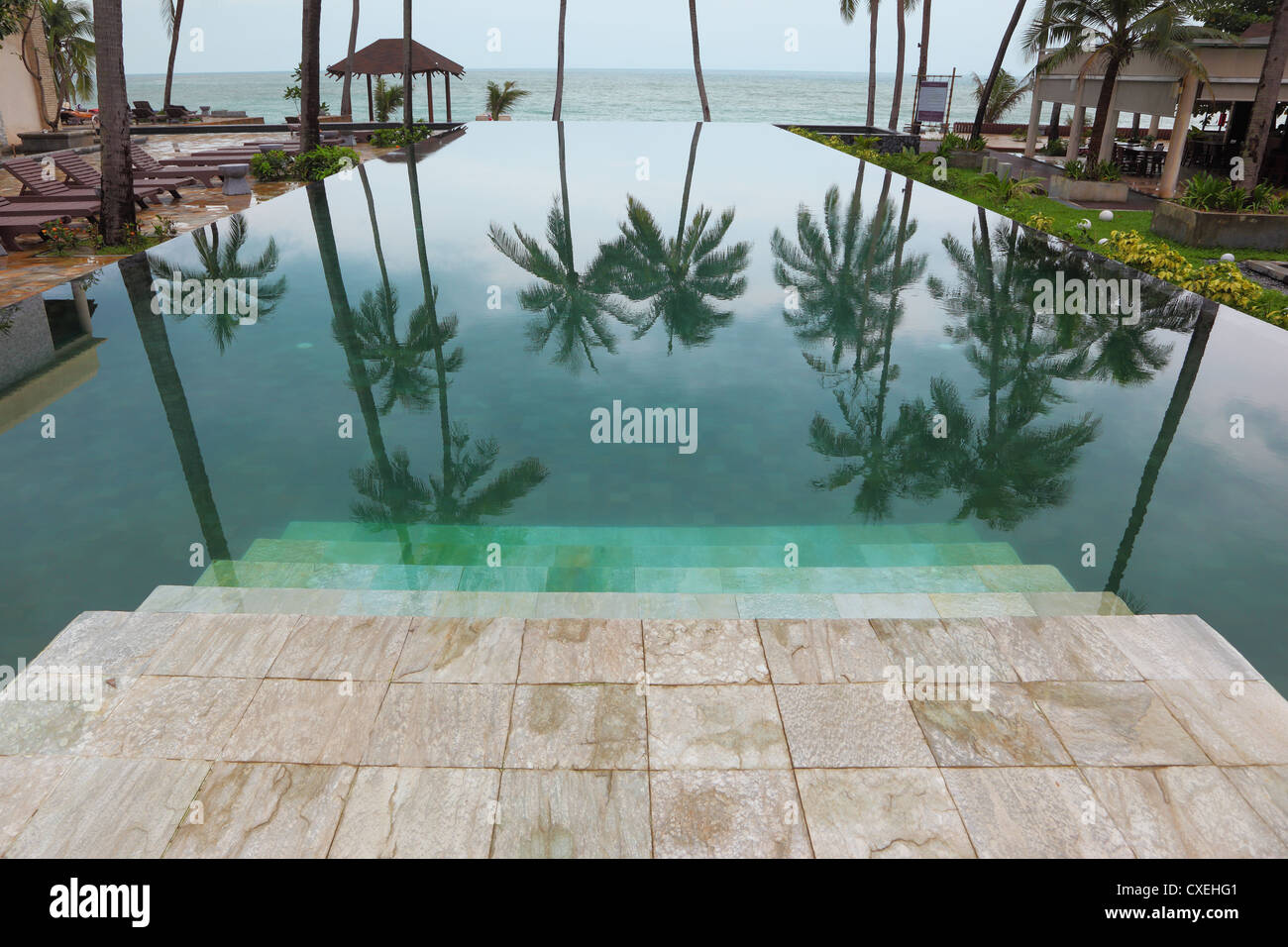 Wide marble steps go down in pool Stock Photo - Alamy