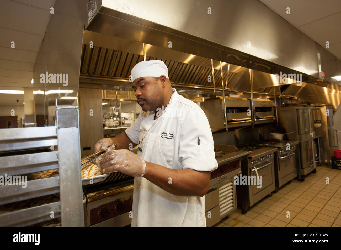 Kitchen Worker Prepares Lunch for Patients at Henry Ford Hospital Stock ...