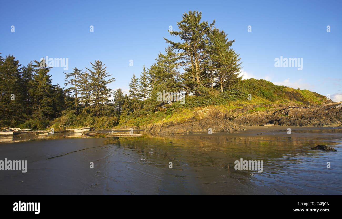 Small island scene hi-res stock photography and images - Alamy