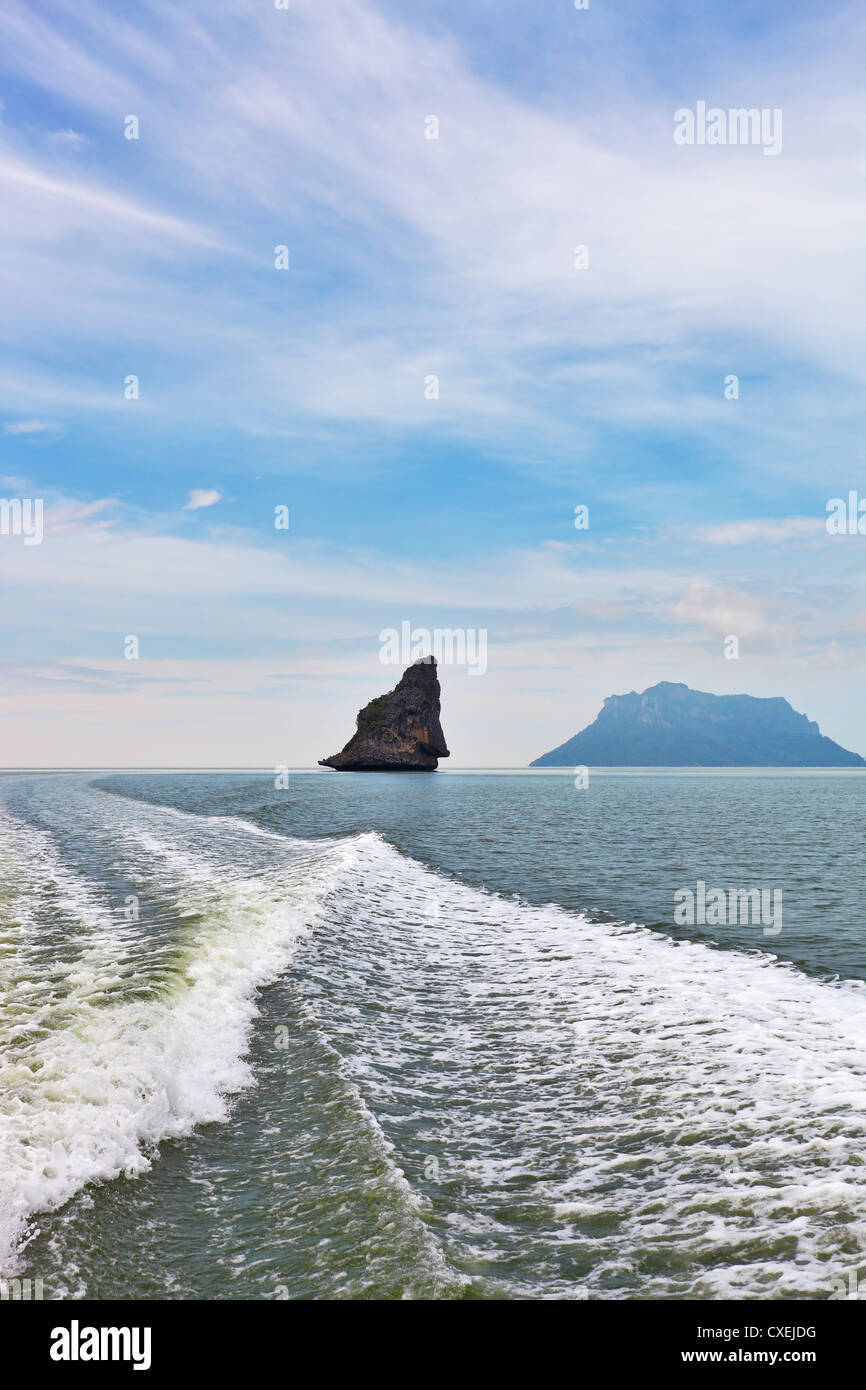 Islands rocks hi-res stock photography and images - Alamy