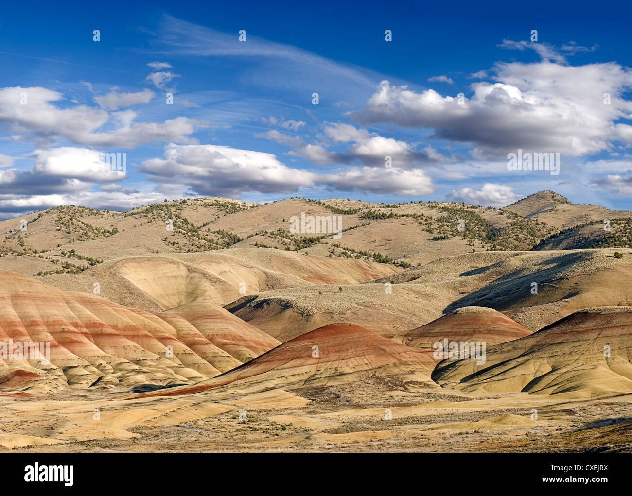 Horizontal image striated rock formation hi-res stock photography and ...