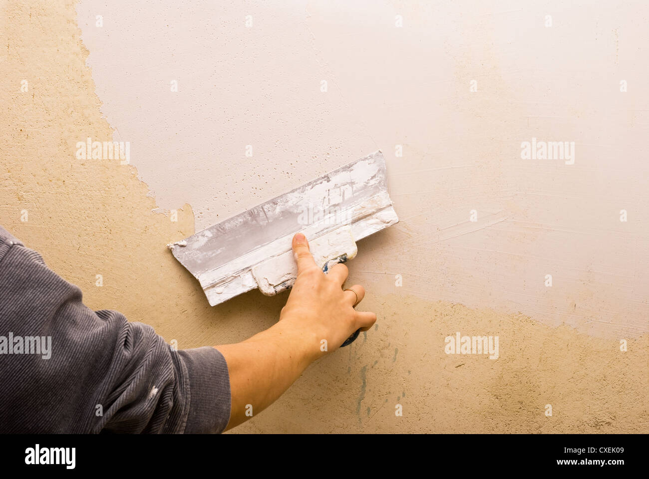 Filling walls. House repair Stock Photo - Alamy