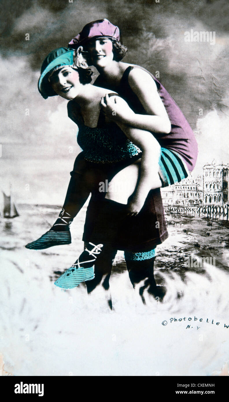 Women bathing suits vintage hi-res stock photography and images - Alamy