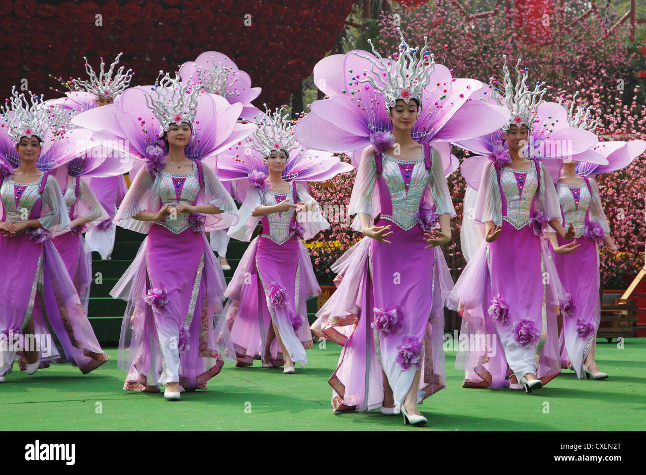 Women in chinese art hi-res stock photography and images - Alamy