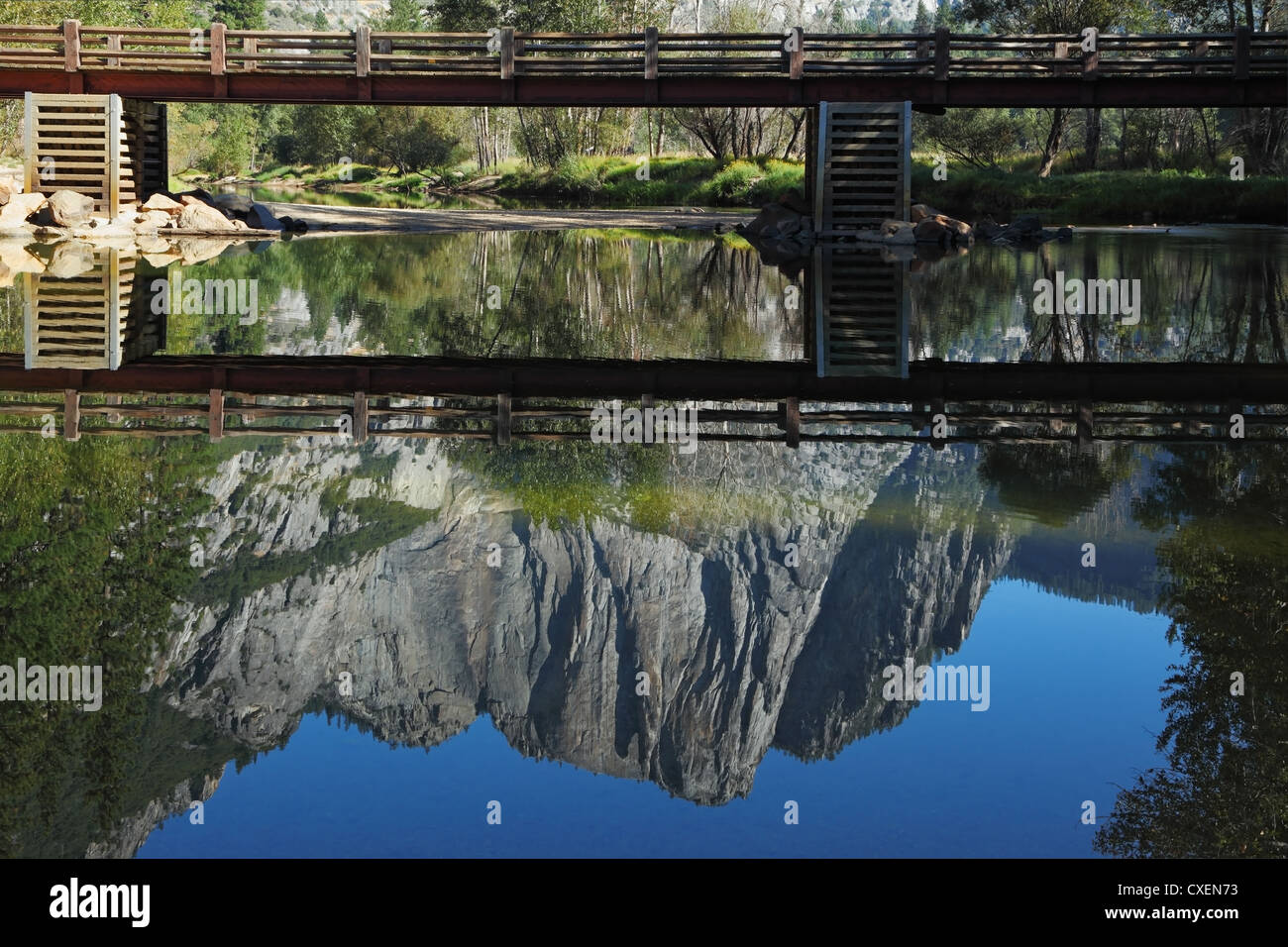 Elevated footbridge hi-res stock photography and images - Alamy