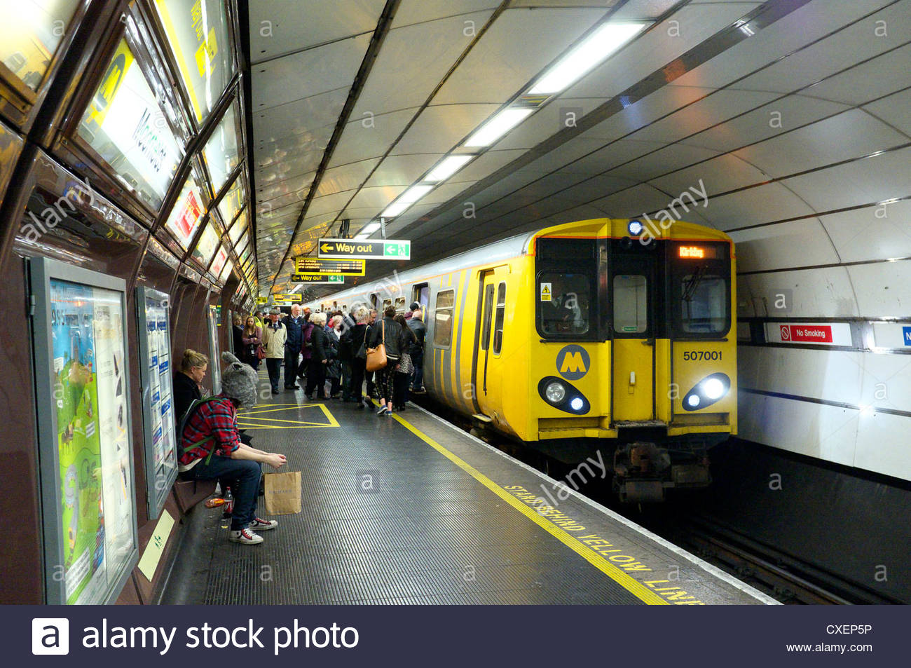 Moorfields Railway Station Liverpool Uk Stock Photos & Moorfields ...