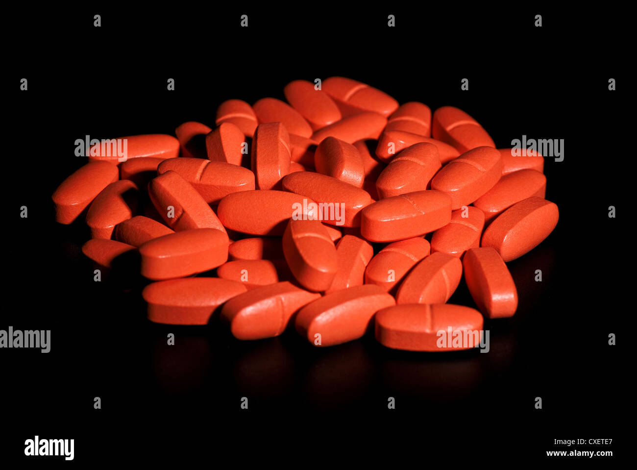 Black red drug pill vitamin hi-res stock photography and images - Alamy