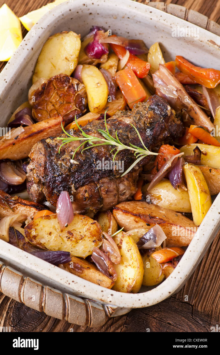 Country veg roast hi-res stock photography and images - Alamy