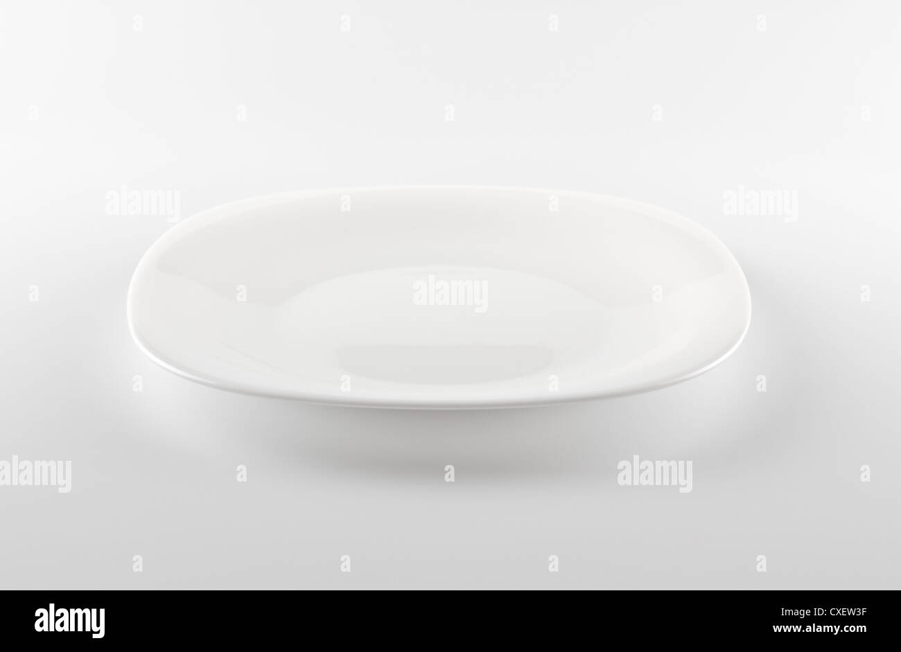empty white dish Stock Photo - Alamy