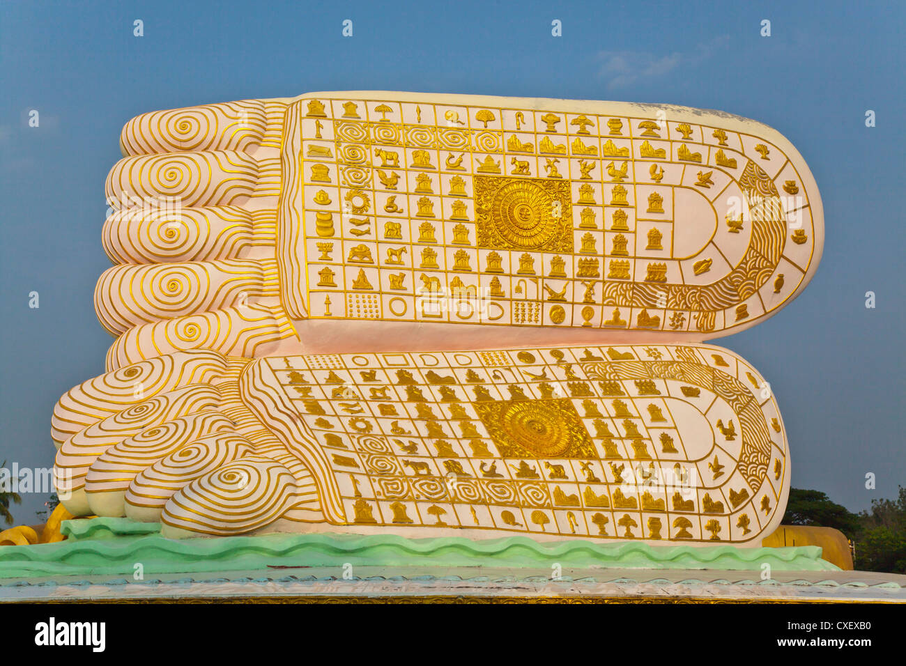 Foot of buddha hi-res stock photography and images - Alamy