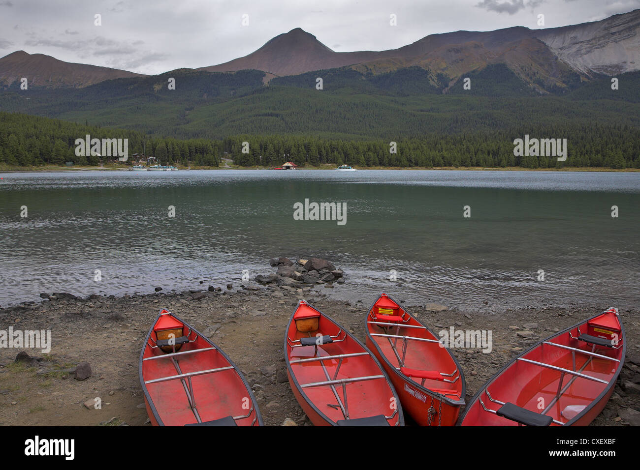 Red boats hi-res stock photography and images - Alamy