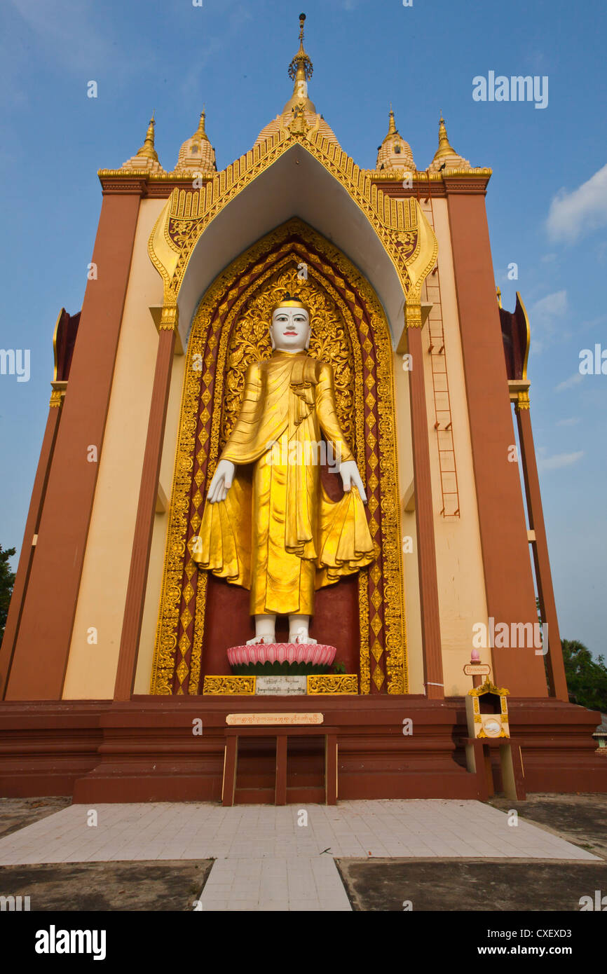 A large STATUE of the BUDDHA - BAGO, MYANMAR Stock Photo - Alamy