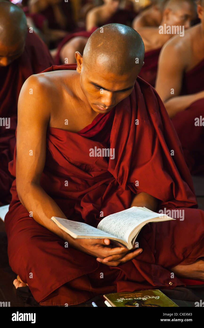BUDDHIST MONKS study the scriptures at KHA KHAT WAIN KYAUNG - BAGO ...