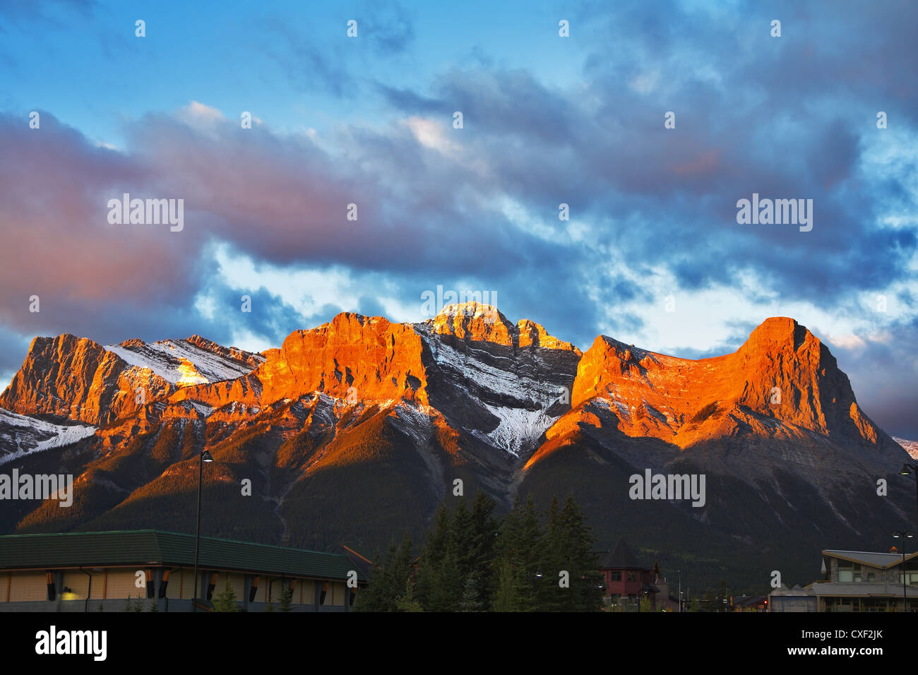Banff mountain hi-res stock photography and images - Alamy