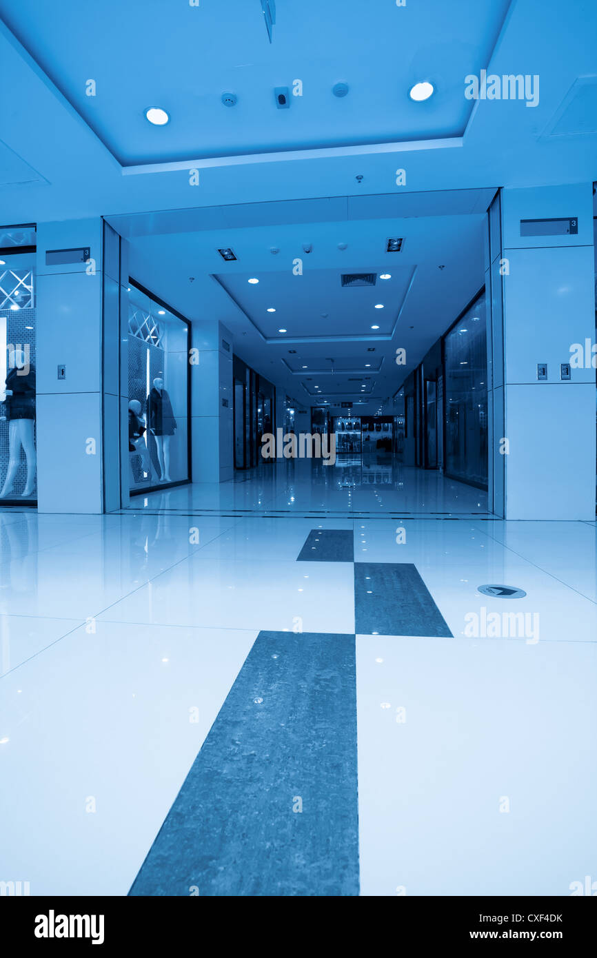 modern clothing mall Stock Photo - Alamy